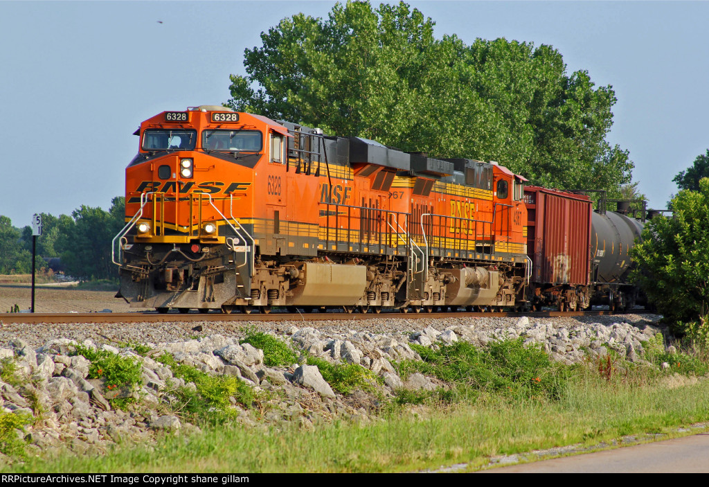 BNSF 6328 Waits for a track Issue to clear up.